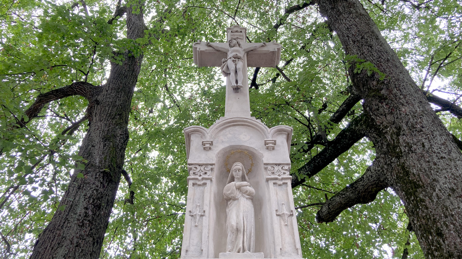 Horáreň Biely kríž – Cesta krížov